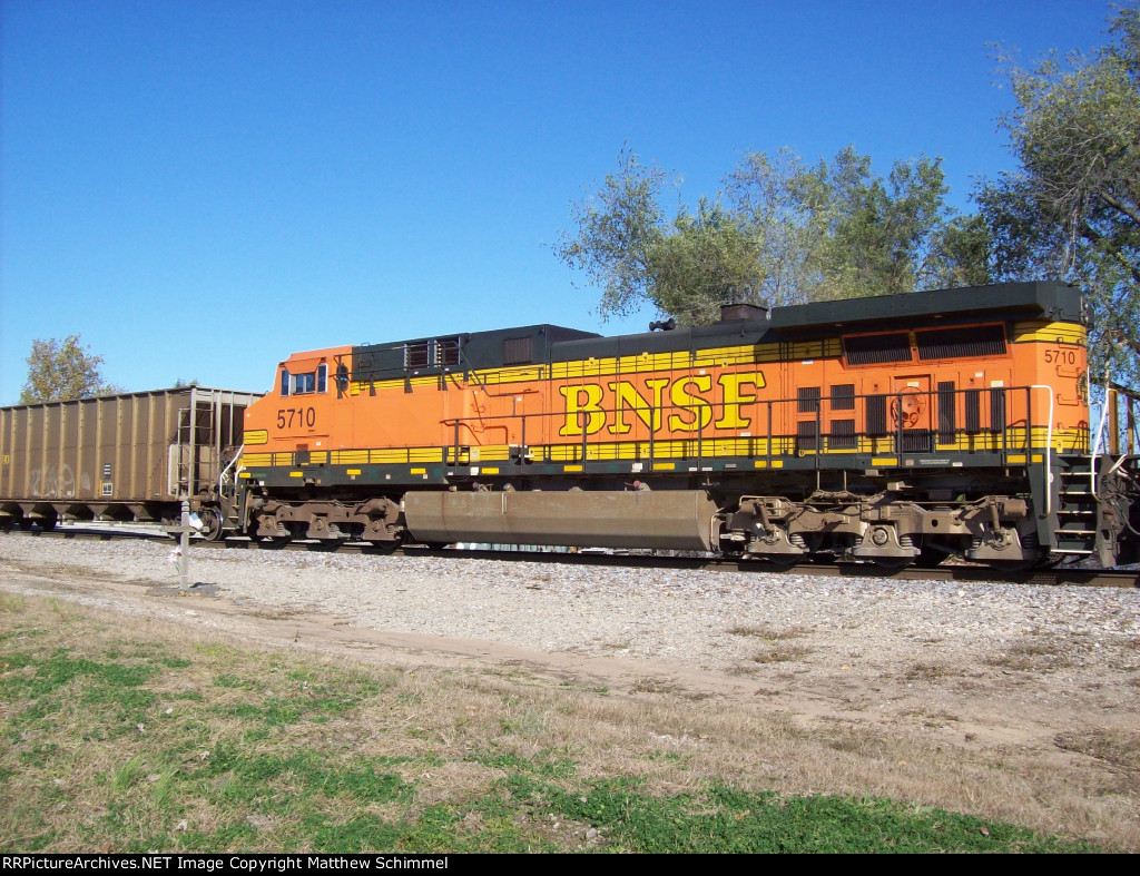 BNSF 5710